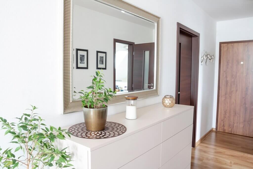 Finding the Perfect Placement for Mirrors in Your New Home - Castle ...